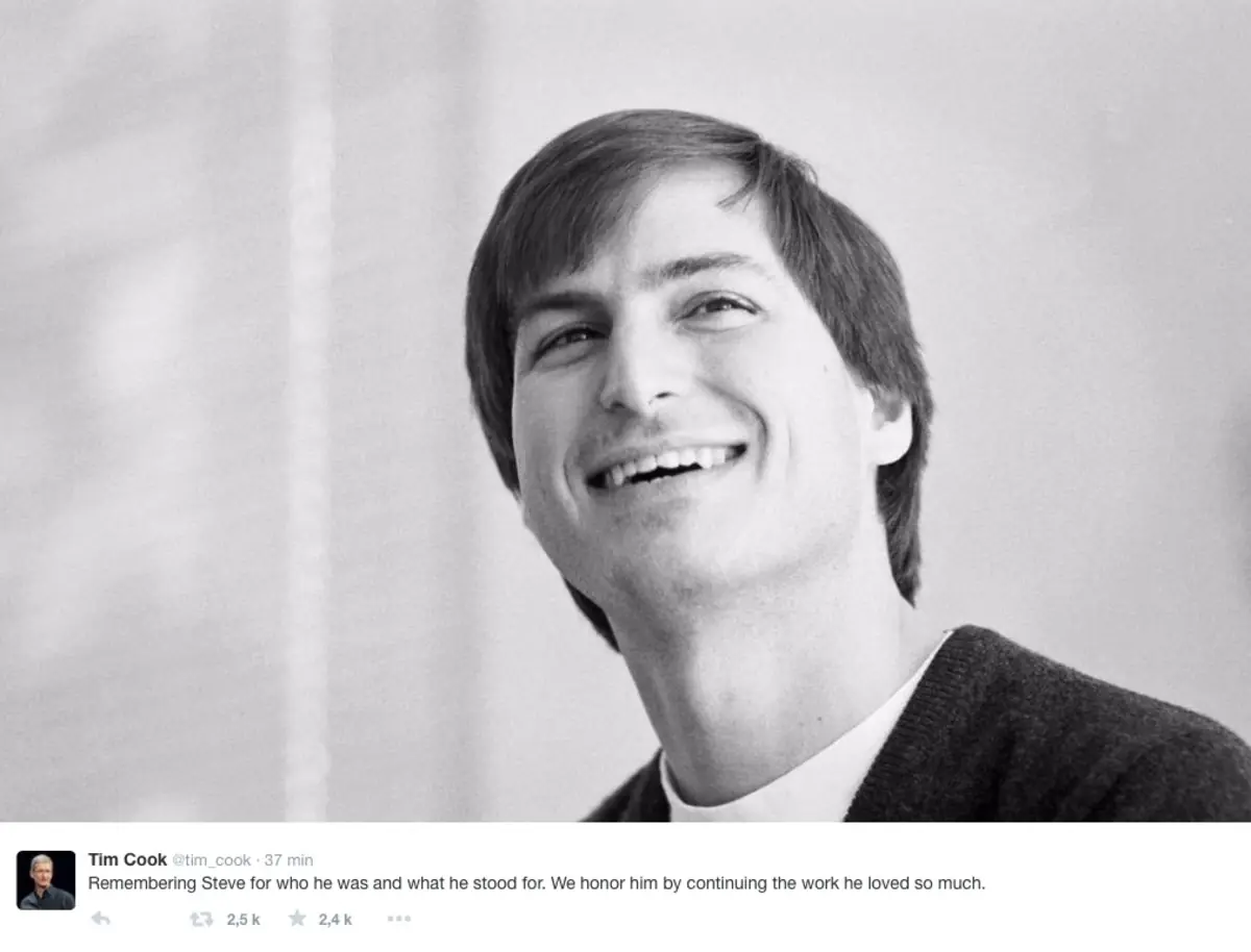 Tim Cook rend hommage à Steve Jobs pour le quatrième anniversaire de sa ...