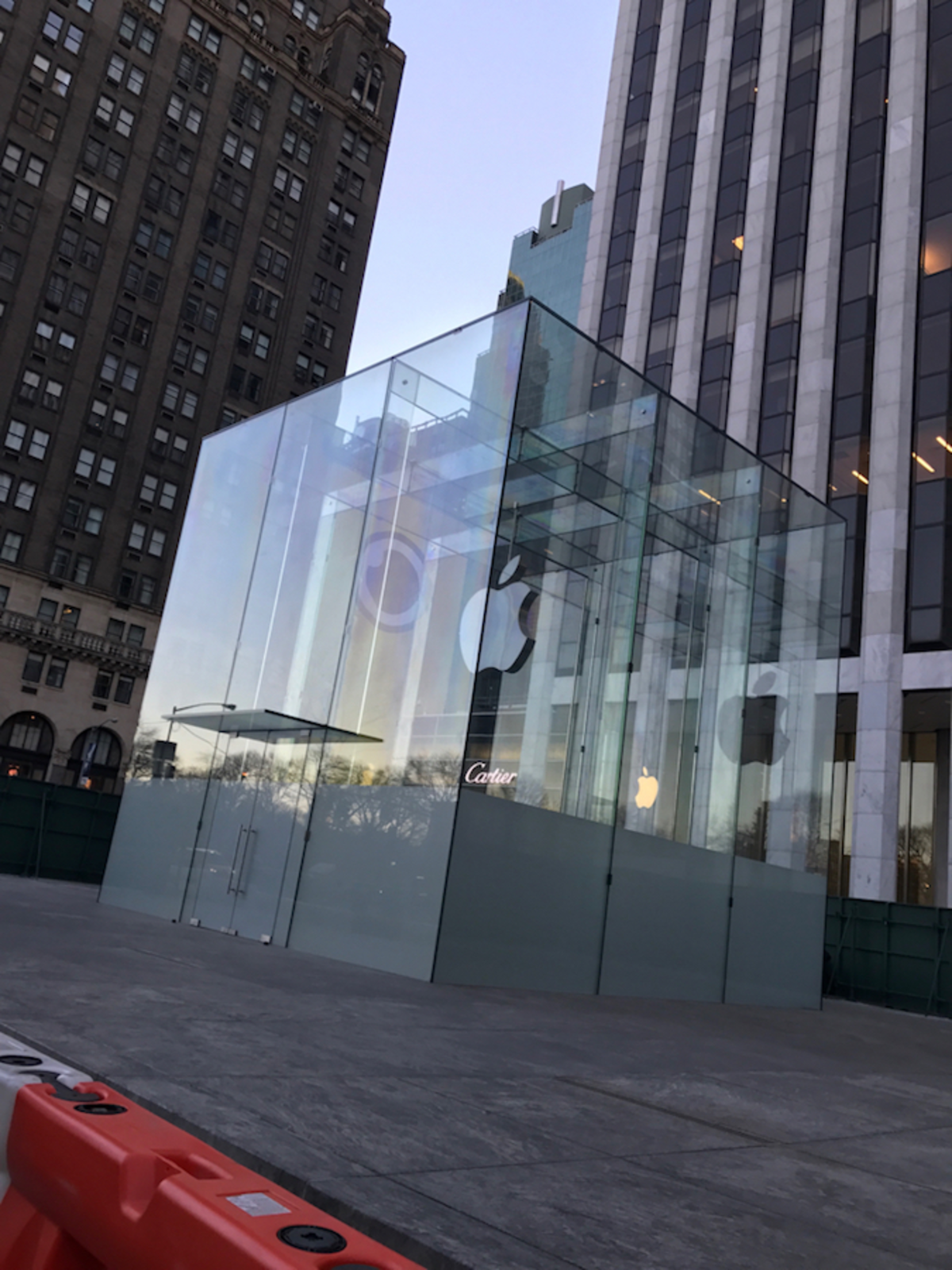 Apple Store : quelques photos du Cube new-yorkais (fermé) et du store ...