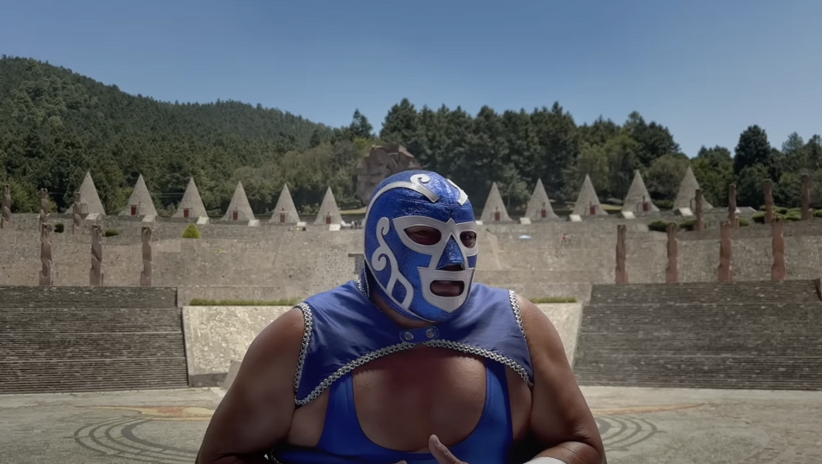 Apple dévoile comment exploser une piñata démoniaque avec un iPhone 14 ...