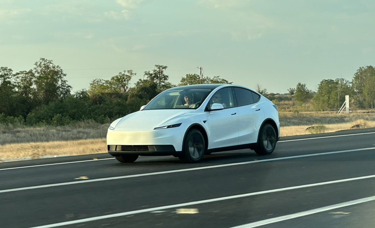 Tesla : une photo du Model Y Low-cost et la Model 3 grimpe à 750 km d ...