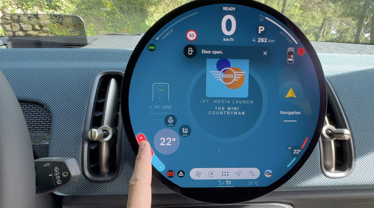 Essai Mini Countryman 2024 : électrique, CarKey, écran rond, conduite autonome... la révolution