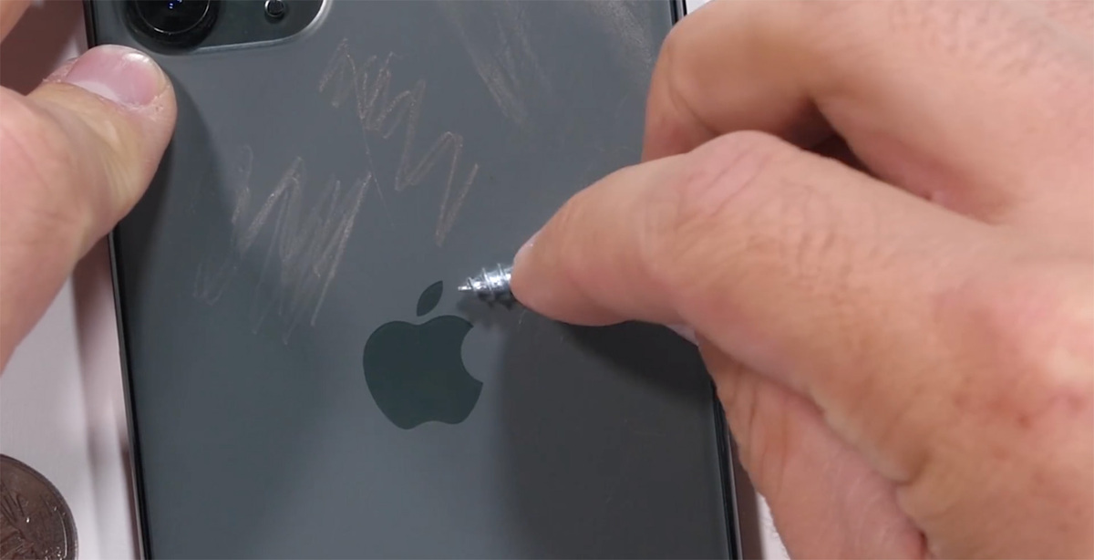 Crash test : l’iPhone 11 /11 pro résiste plutôt bien aux rayures et au ...