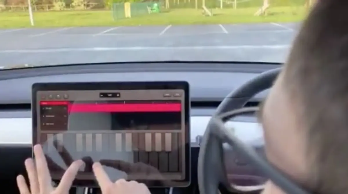Trax v0.1 : Tesla ajoute une application de création musicale dans ses ...