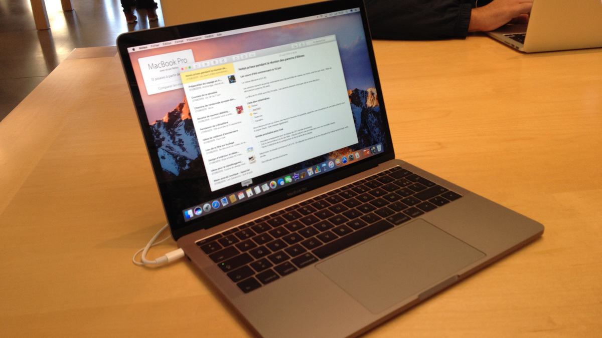 Les nouveaux MacBook Pro enfin visibles dans les Apple Store français ...