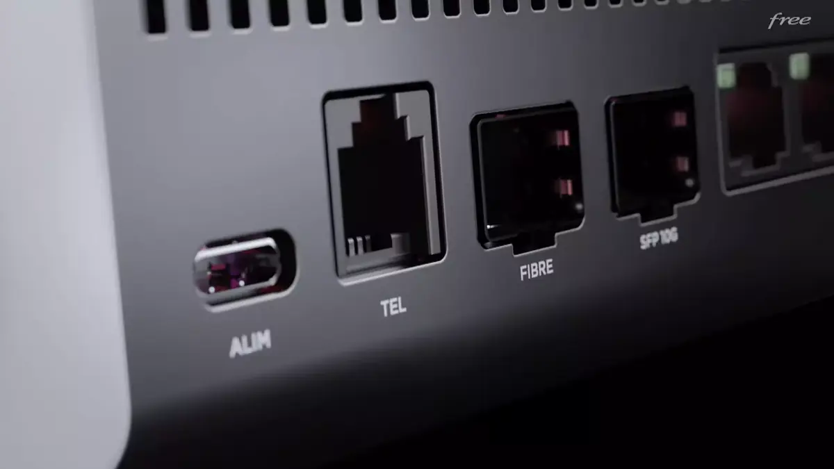 Freebox Ultra : profitez du 10GbE via l'adaptateur gratuit de Free (+solution Freebox Delta)