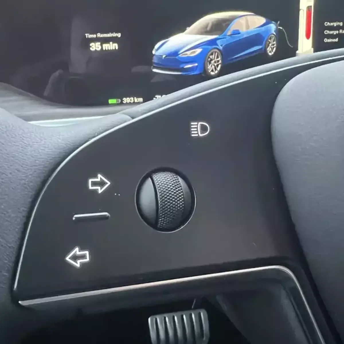 Les clignotants et commandes tactiles de Tesla seraient dangereux, et c ...