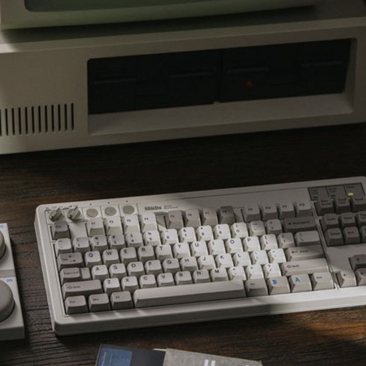 De quel clavier légendaire s'inspire ce modèle signé 8BitDo