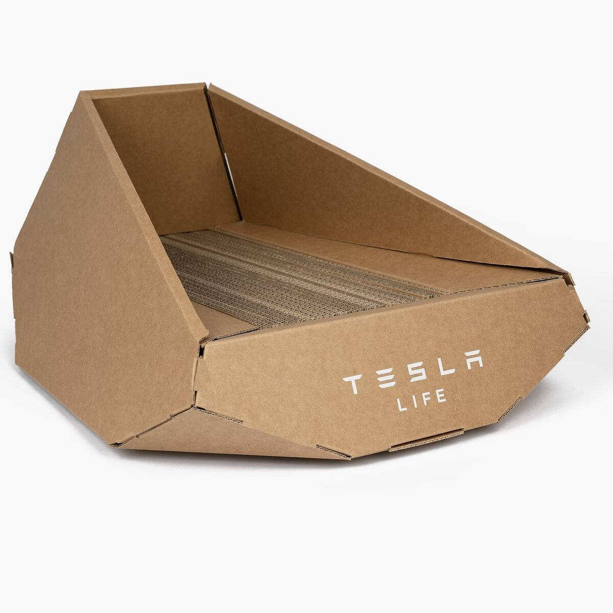 Pour 13 dollars, Tesla propose un panier à chats tout-en-carton