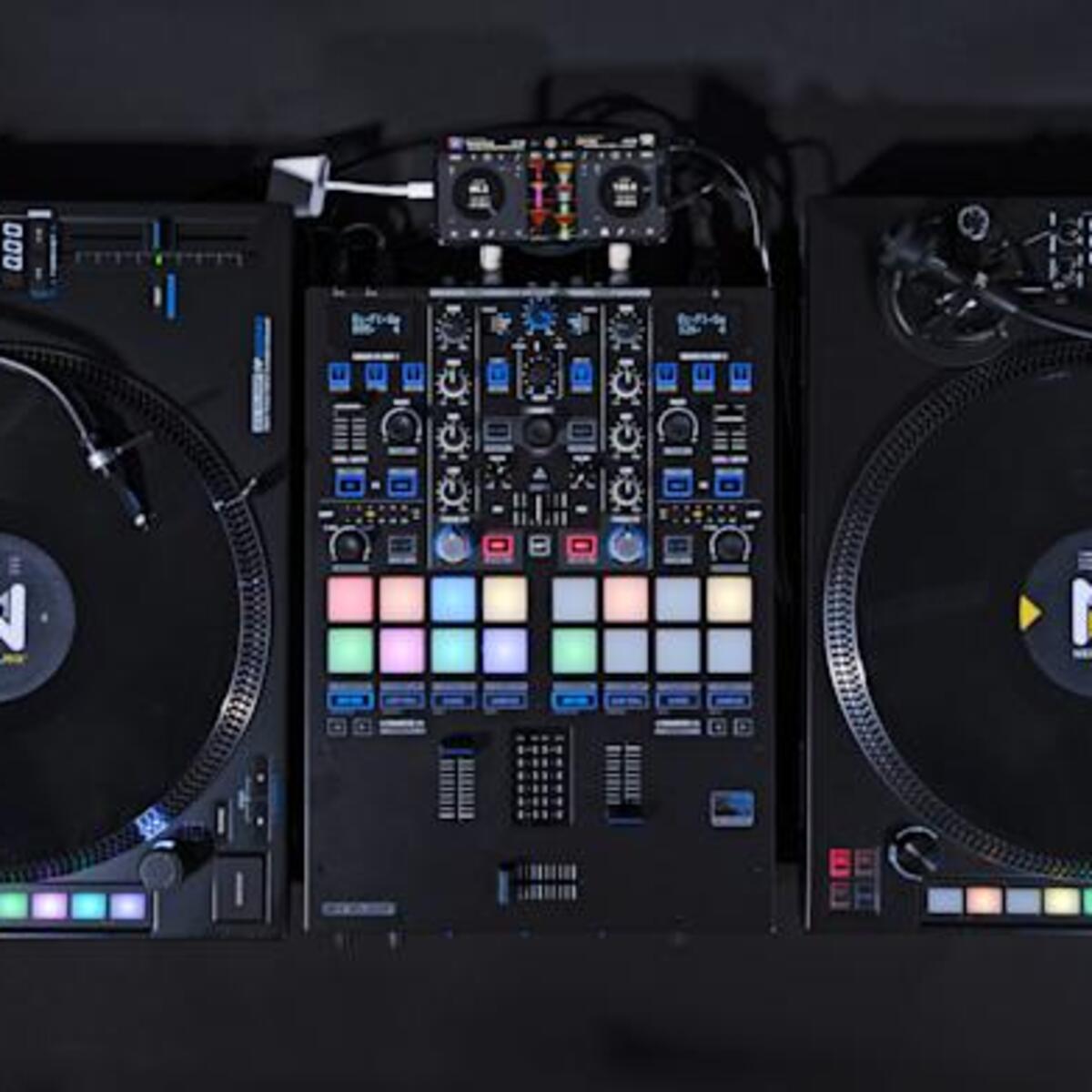 Djay Pro 4.0 prend en charge le contrôle via les platines vinyle DJ ...