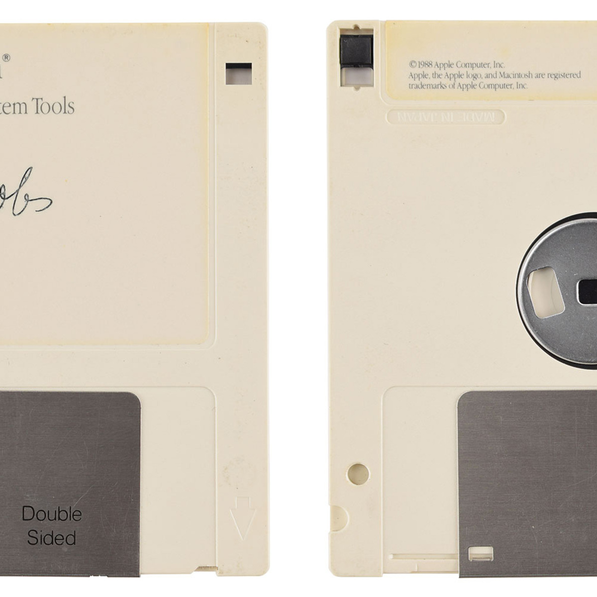 Une disquette signée de Steve Jobs à partir 7500$ (qui dit mieux ?)