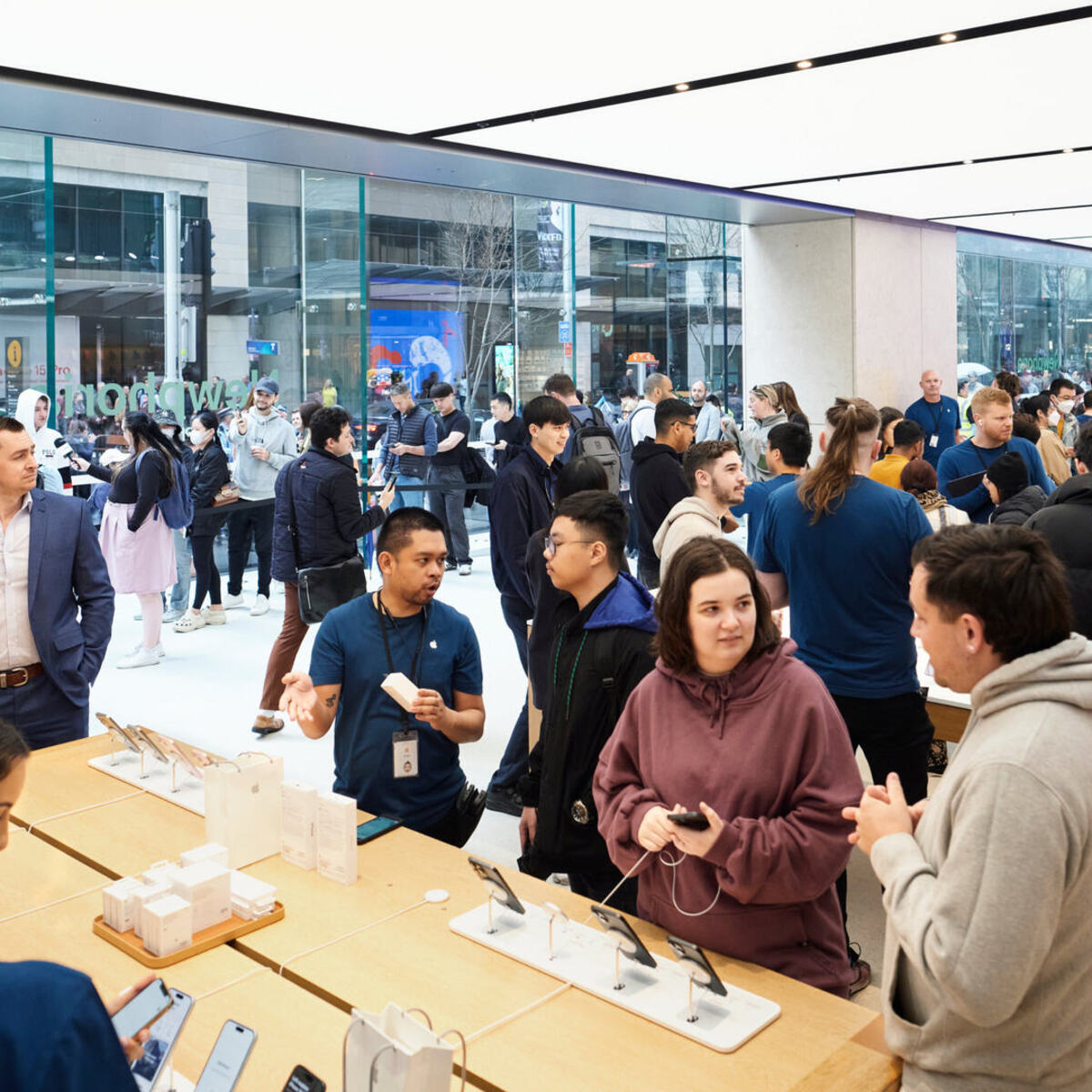 iPhone 15 : le retour des files d'attente devant les Apple Store ! (photos)