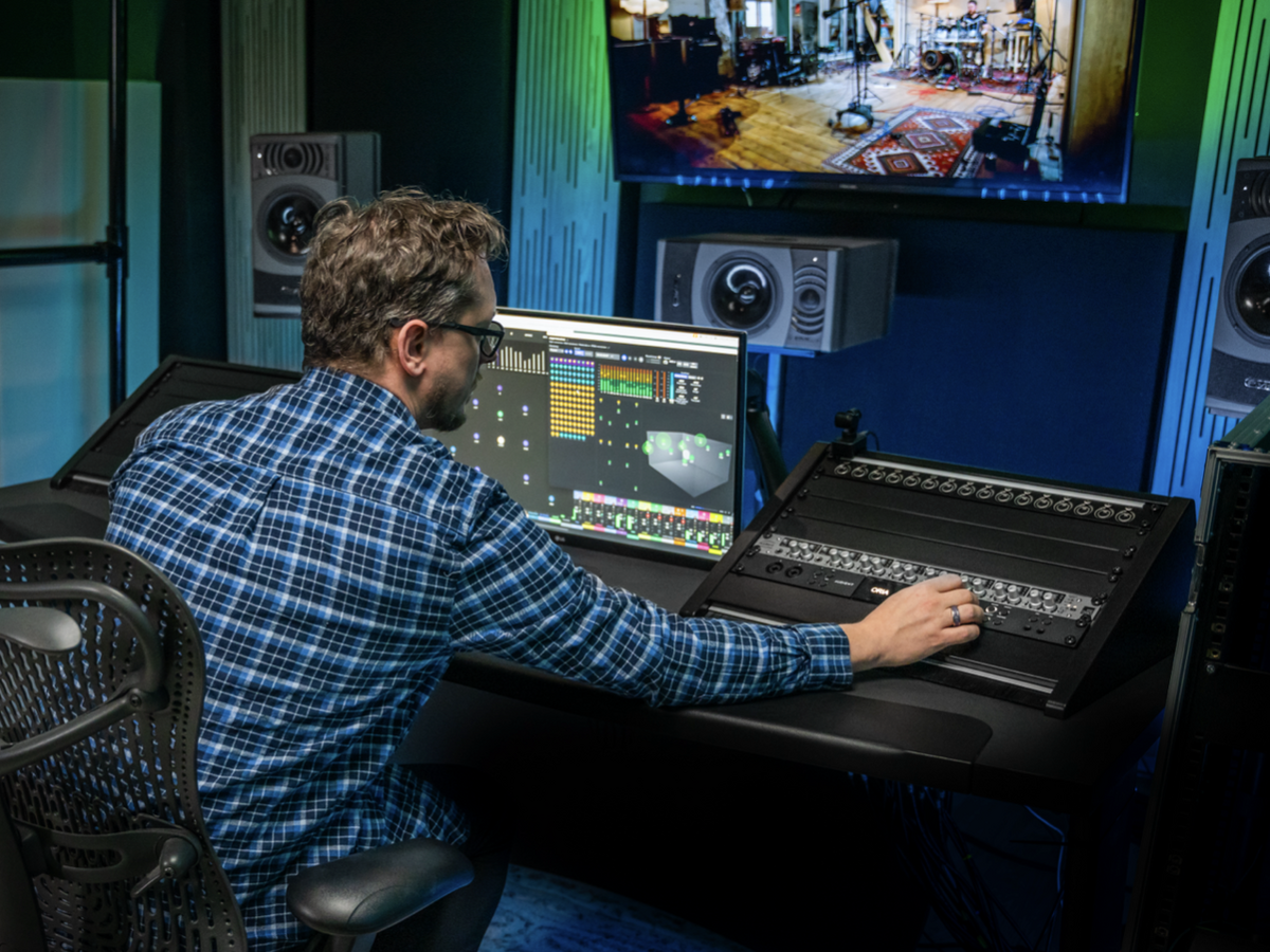 Une interface pour le Dolby Atmos et calibrer la pièce d'écoute chez ...