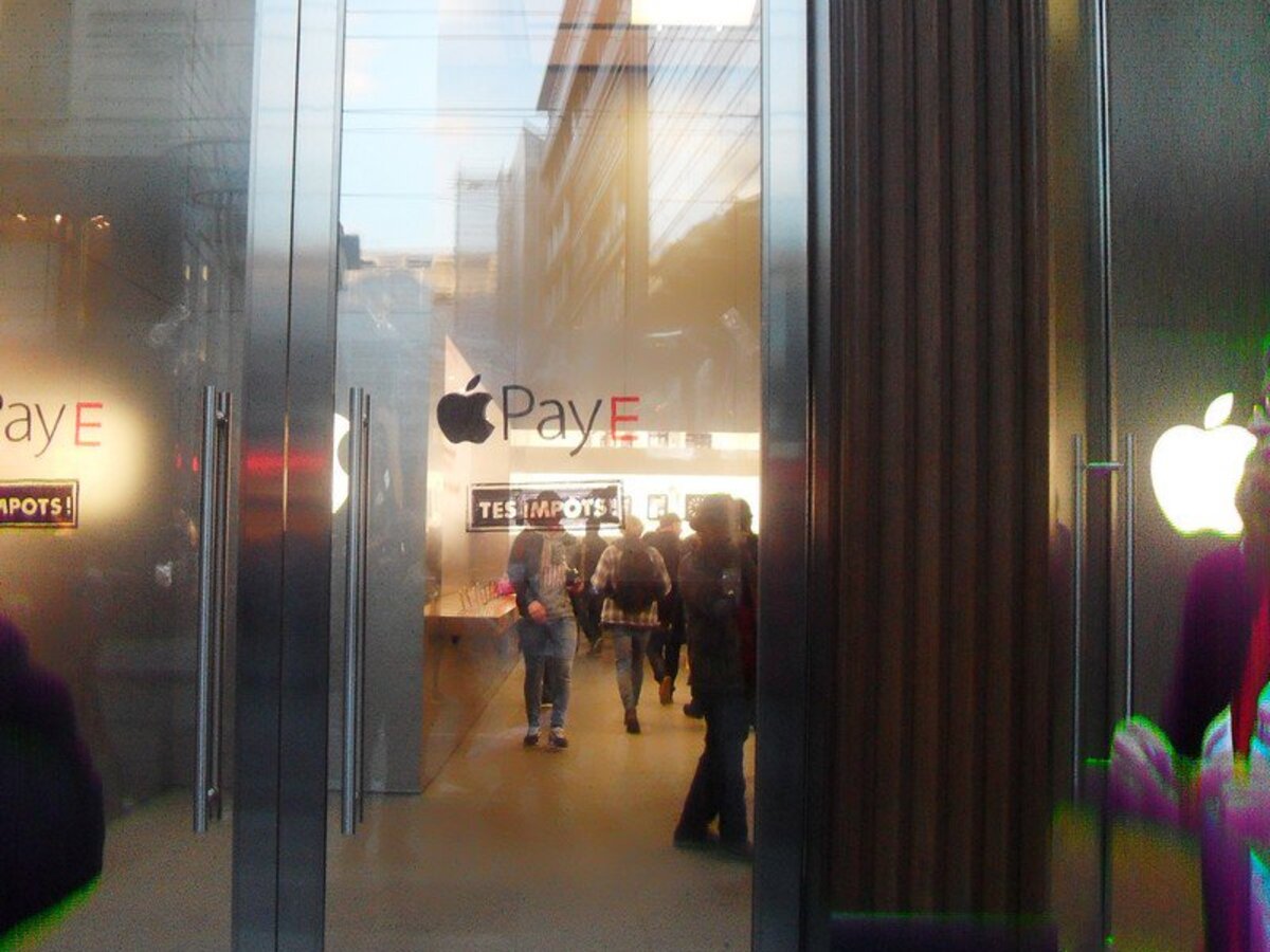 #ApplePayETesImpots : l'association ATTAC manifeste à l'Apple Store de ...