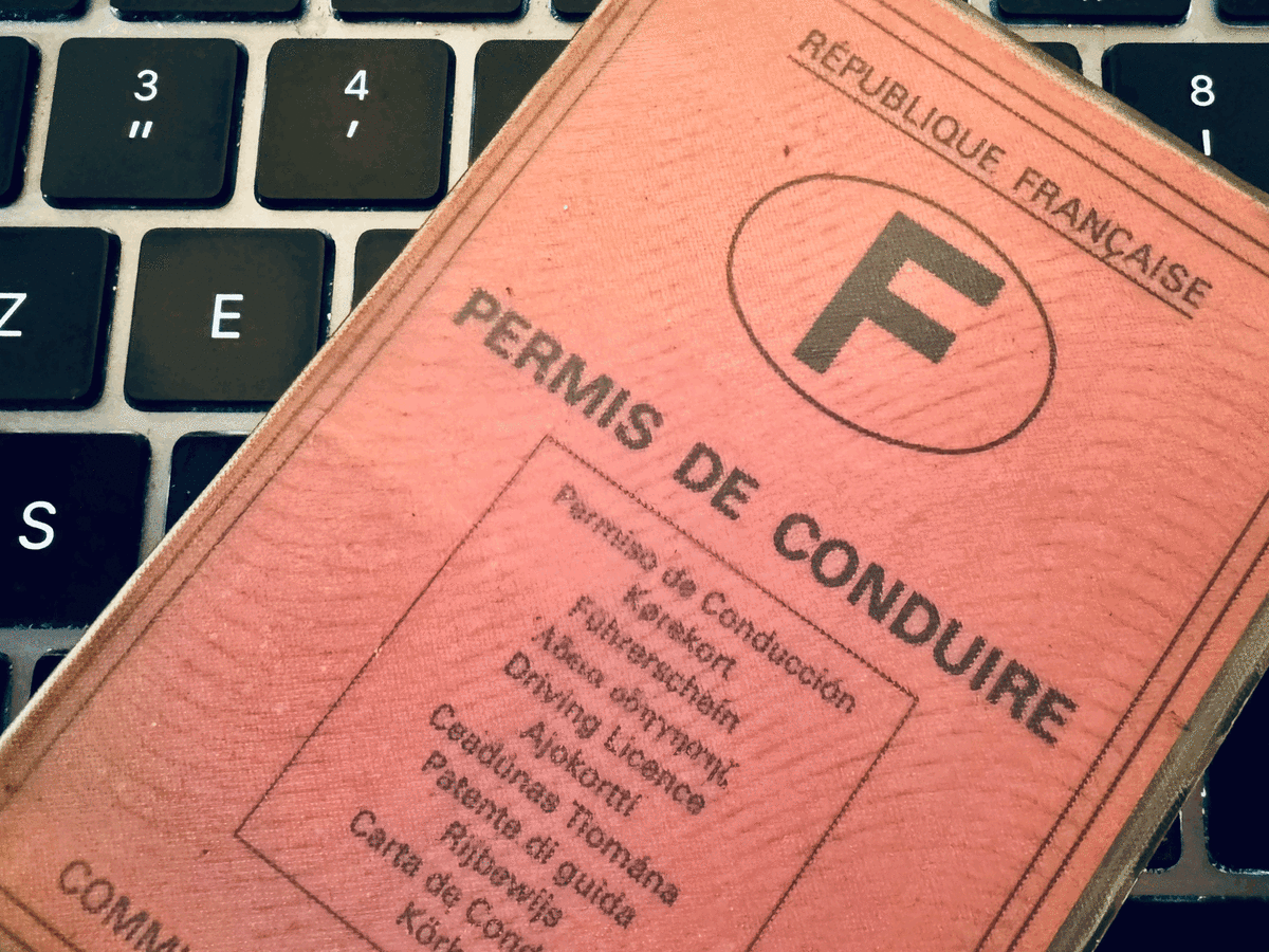 Le permis de conduire numérique est disponible en France