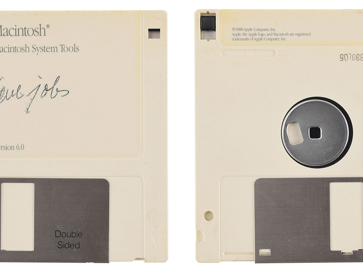 Une disquette signée de Steve Jobs à partir 7500$ (qui dit mieux ?)