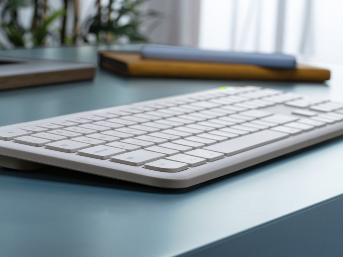 Un nouveau clavier chez Logitech avec le Signature Slim K950