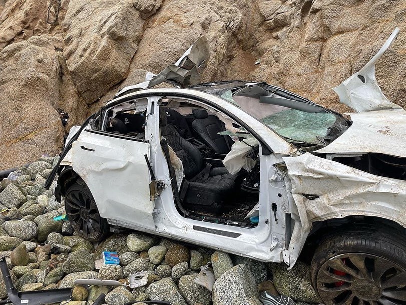 VE : un Model Y survit au crash d'une falaise, l'ID.7 a des airs de ... VE : un Model Y survit au crash d'une falaise, l'ID.7 a des airs de ...